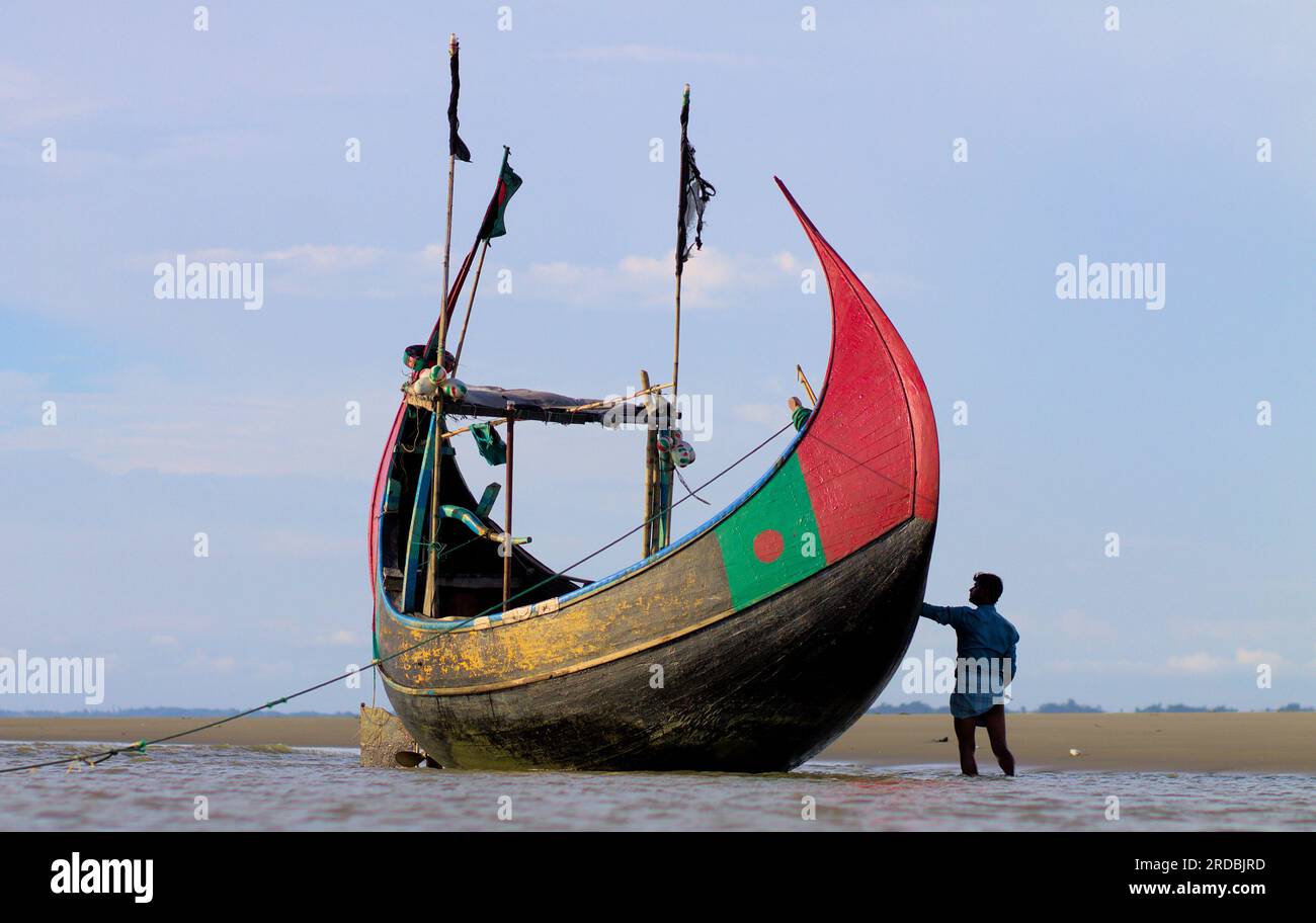 fisher man boat Innani beach cox's bazar Stock Photo - Alamy