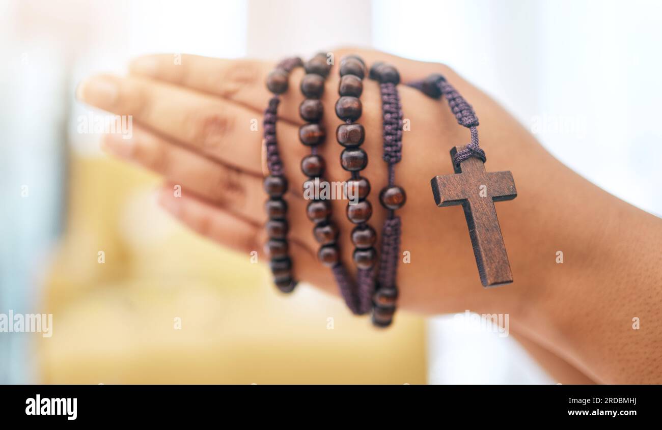 Jesus Praying Hands With Rosary 180+ Hands Of Priest Holding Rosary