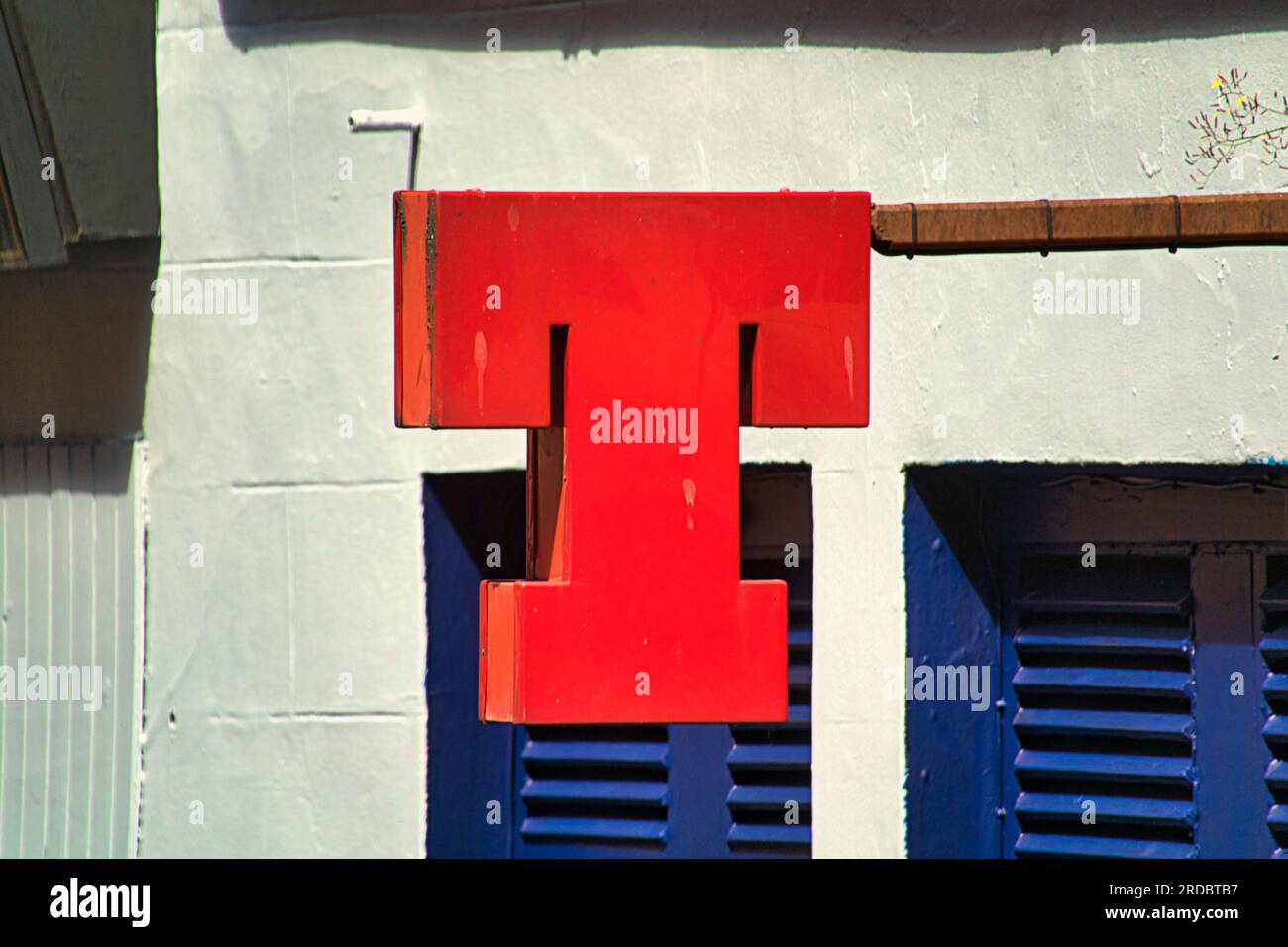 Tennents red lager sign hi-res stock photography and images - Alamy