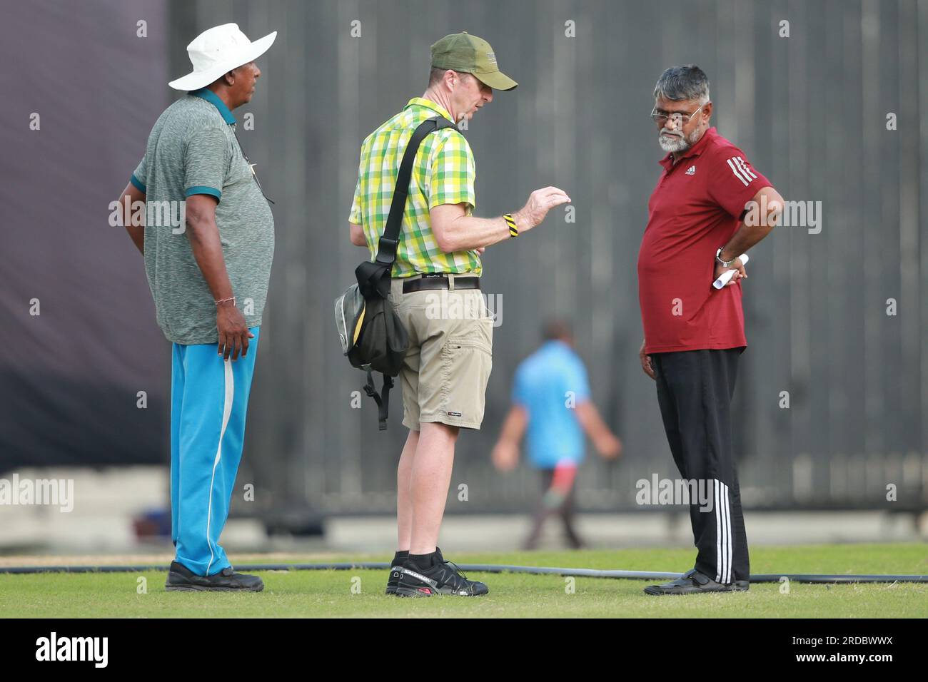 The Bangladesh Cricket Board (BCB) has appointed Tony Hemming (yellow ...