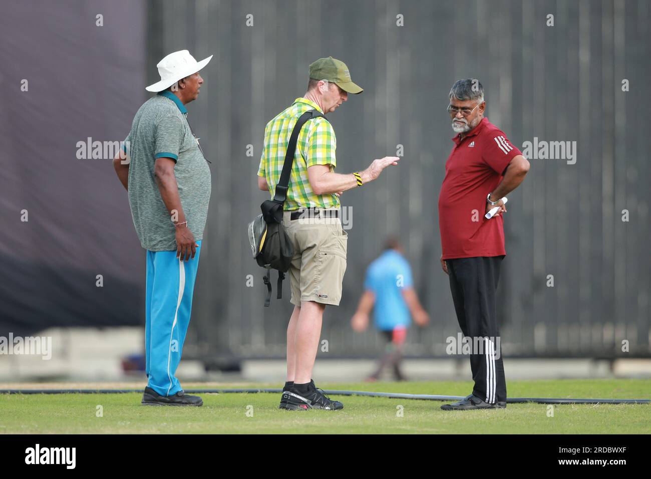 The Bangladesh Cricket Board (BCB) has appointed Tony Hemming (yellow ...