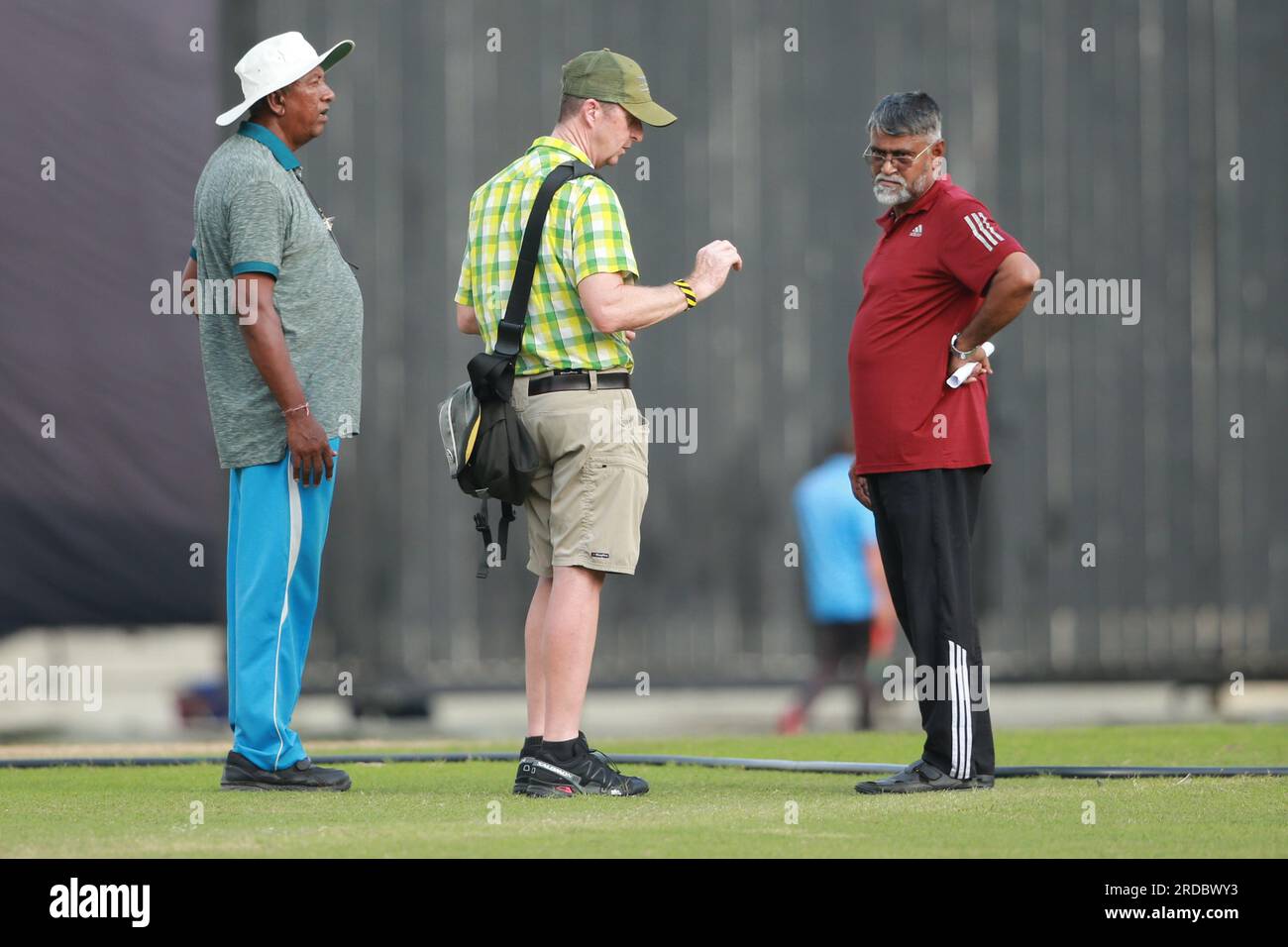 The Bangladesh Cricket Board (BCB) has appointed Tony Hemming (yellow ...