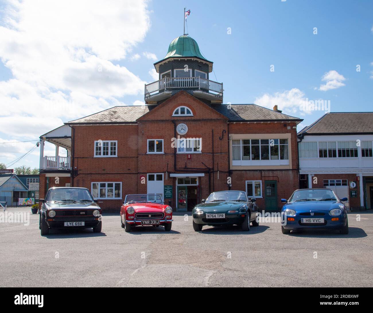 Great sports cars of different generations - Mk1 MA Mazda MX5, MG ...