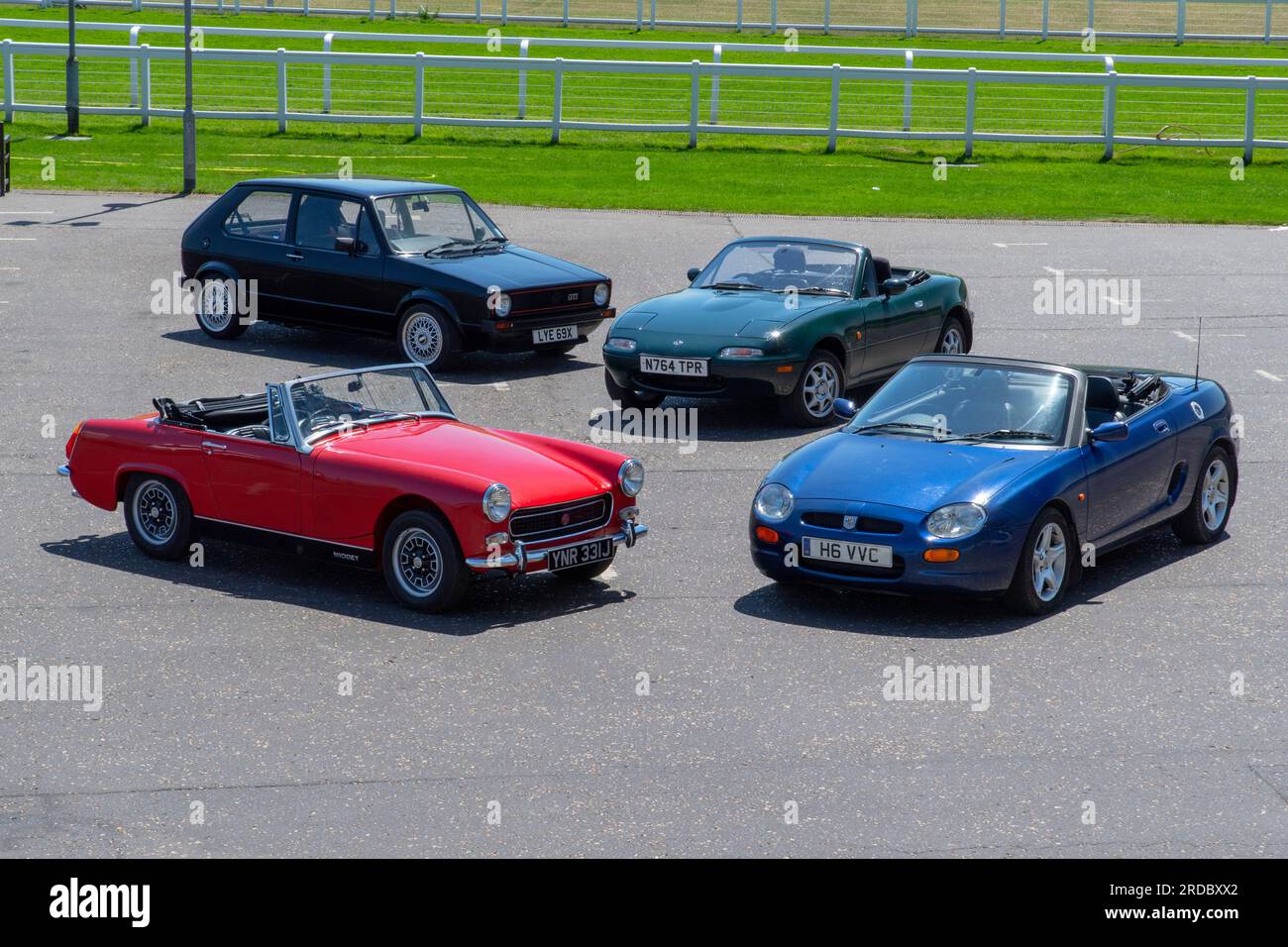 Great sports cars of different generations - Mk1 MA Mazda MX5, MG ...