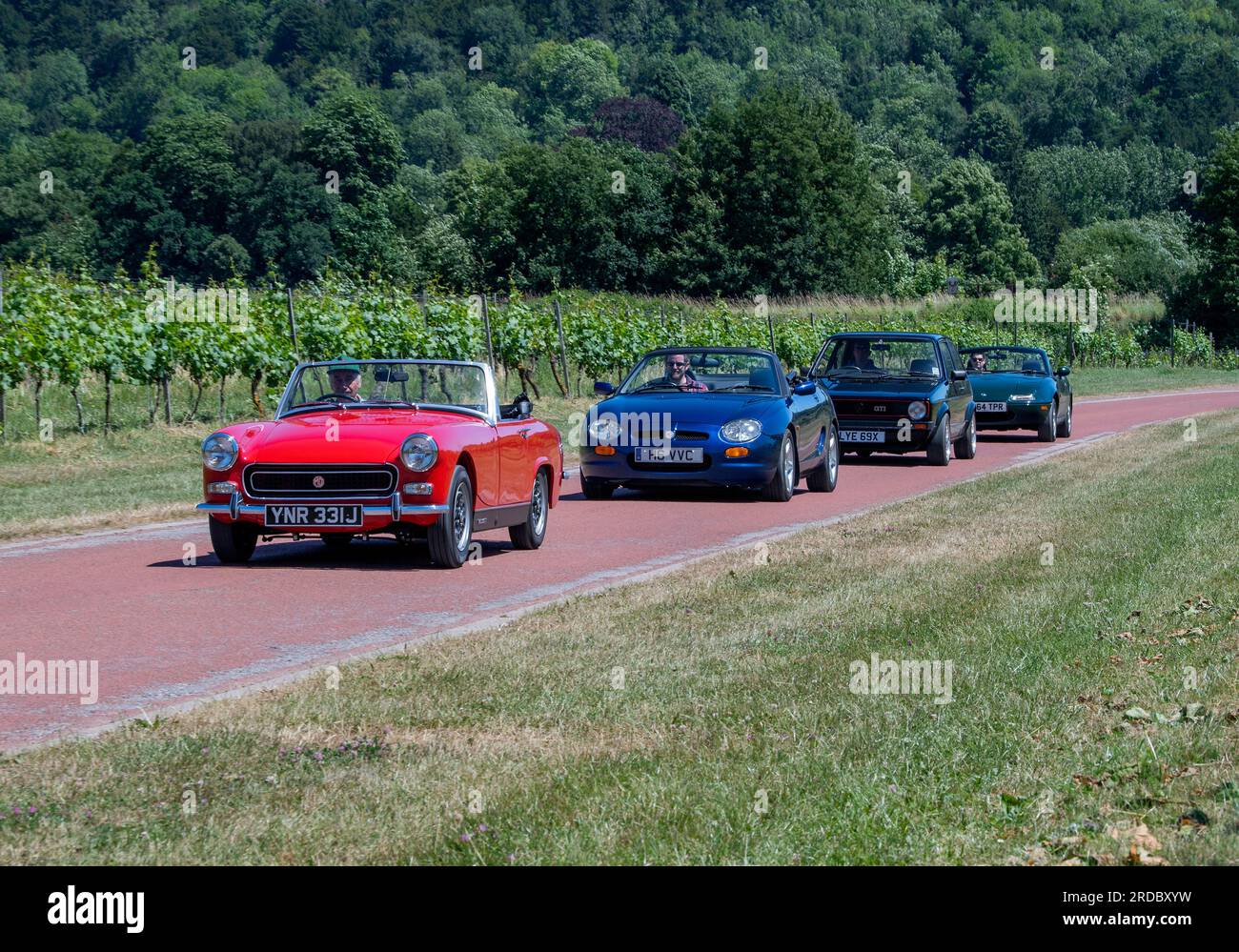 Great sports cars of different generations - Mk1 MA Mazda MX5, MG ...