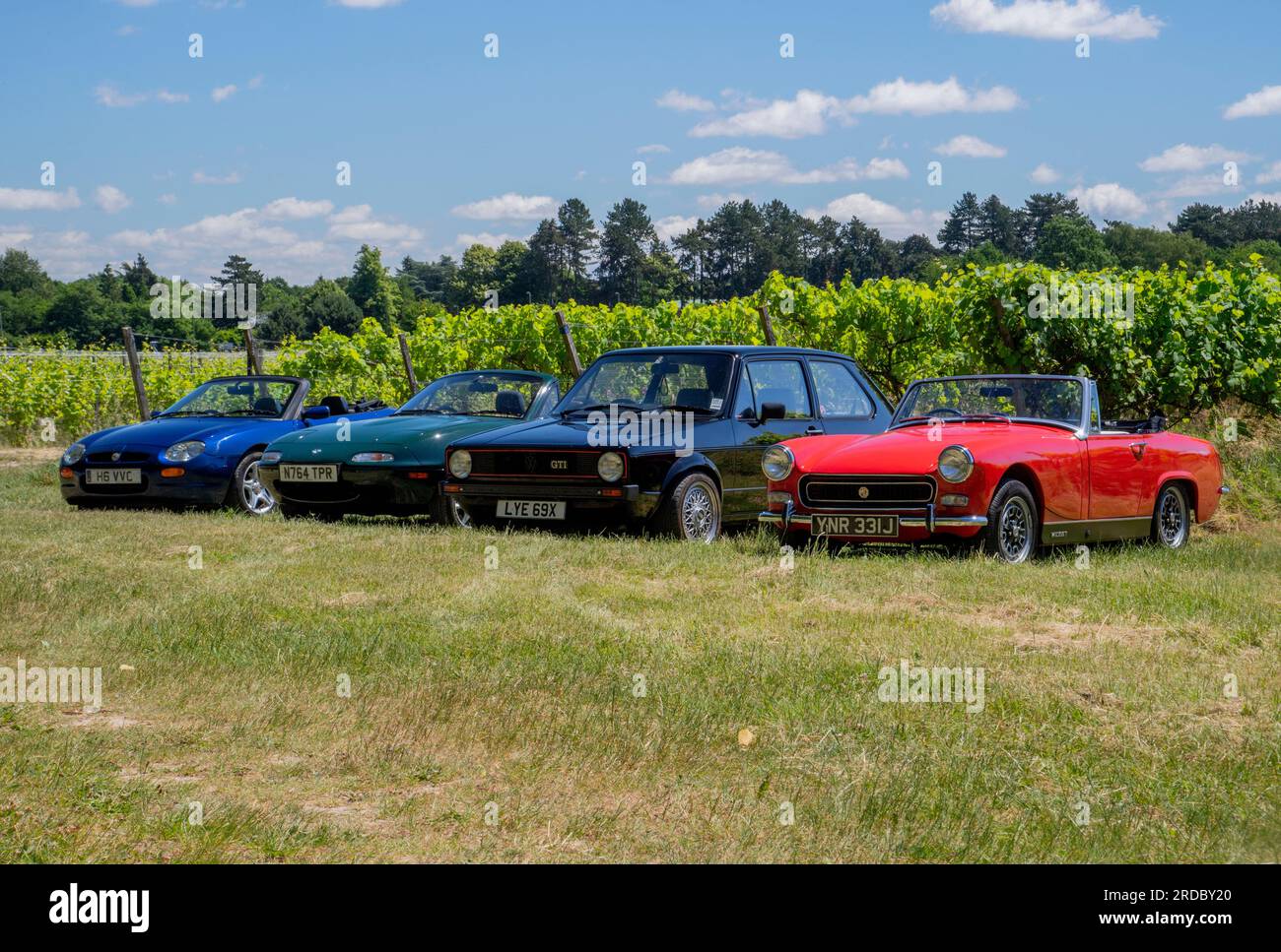 Great sports cars of different generations - Mk1 MA Mazda MX5, MG ...