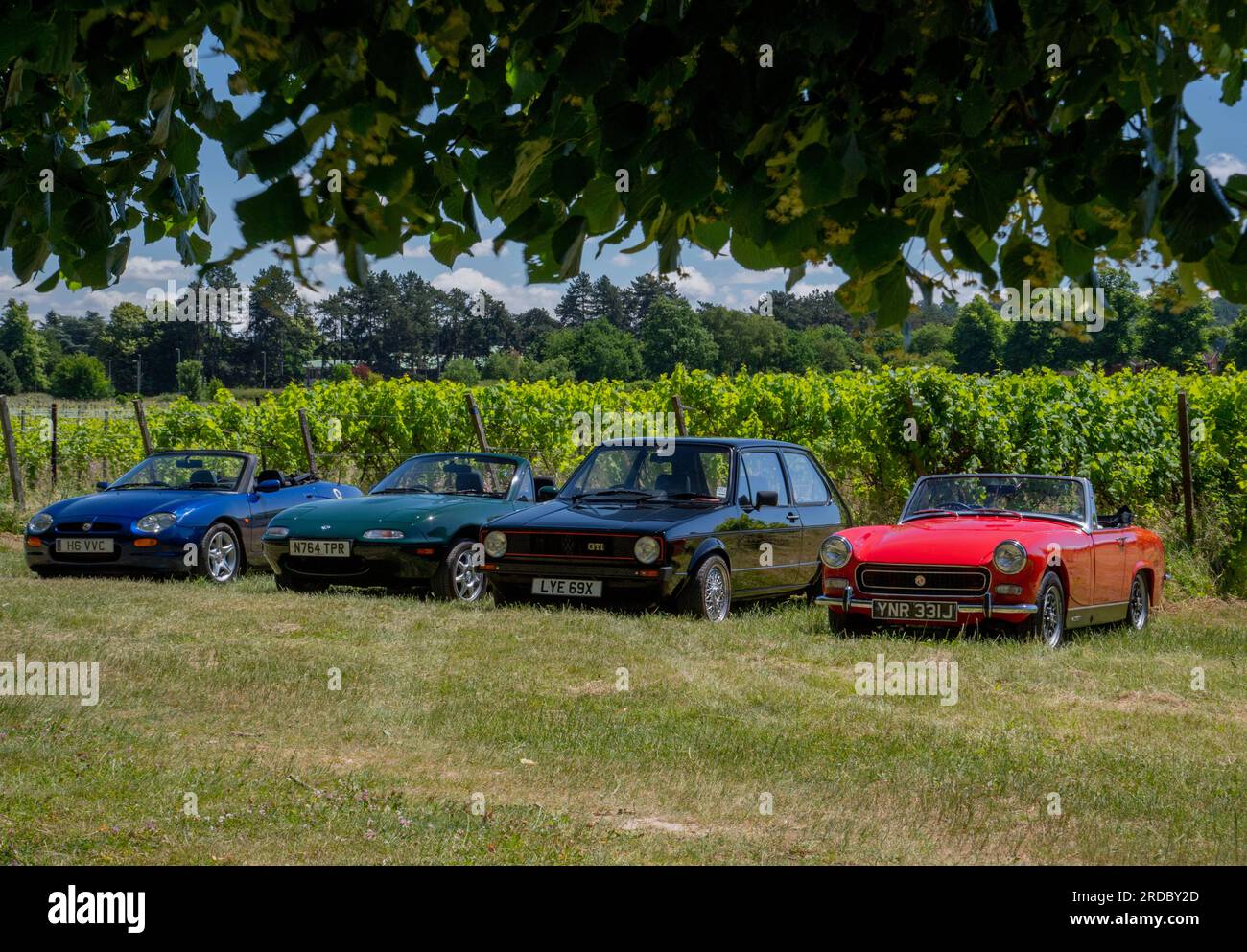 Great sports cars of different generations - Mk1 MA Mazda MX5, MG ...