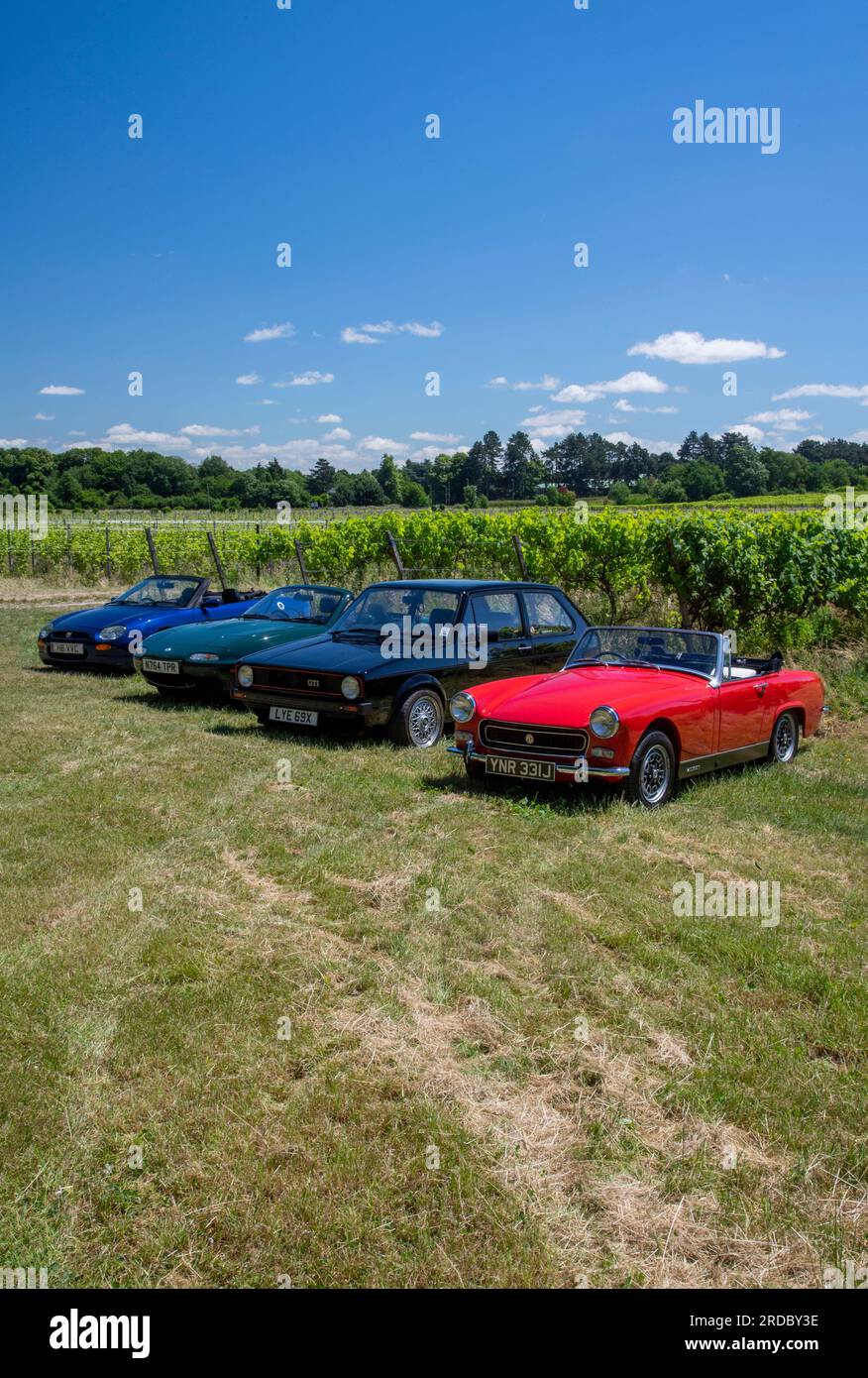 Great sports cars of different generations - Mk1 MA Mazda MX5, MG ...