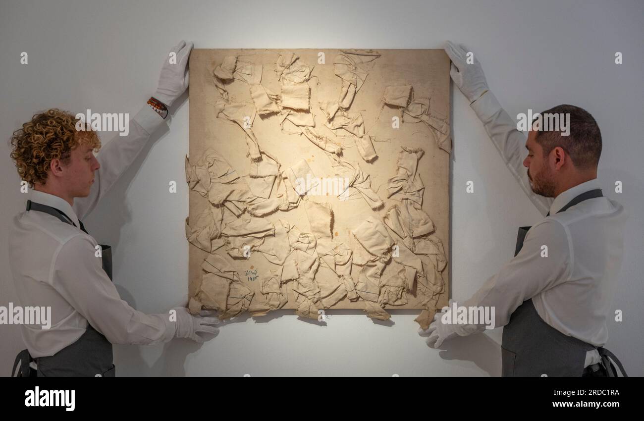Emirati art reimagined hi-res stock photography and images - Alamy