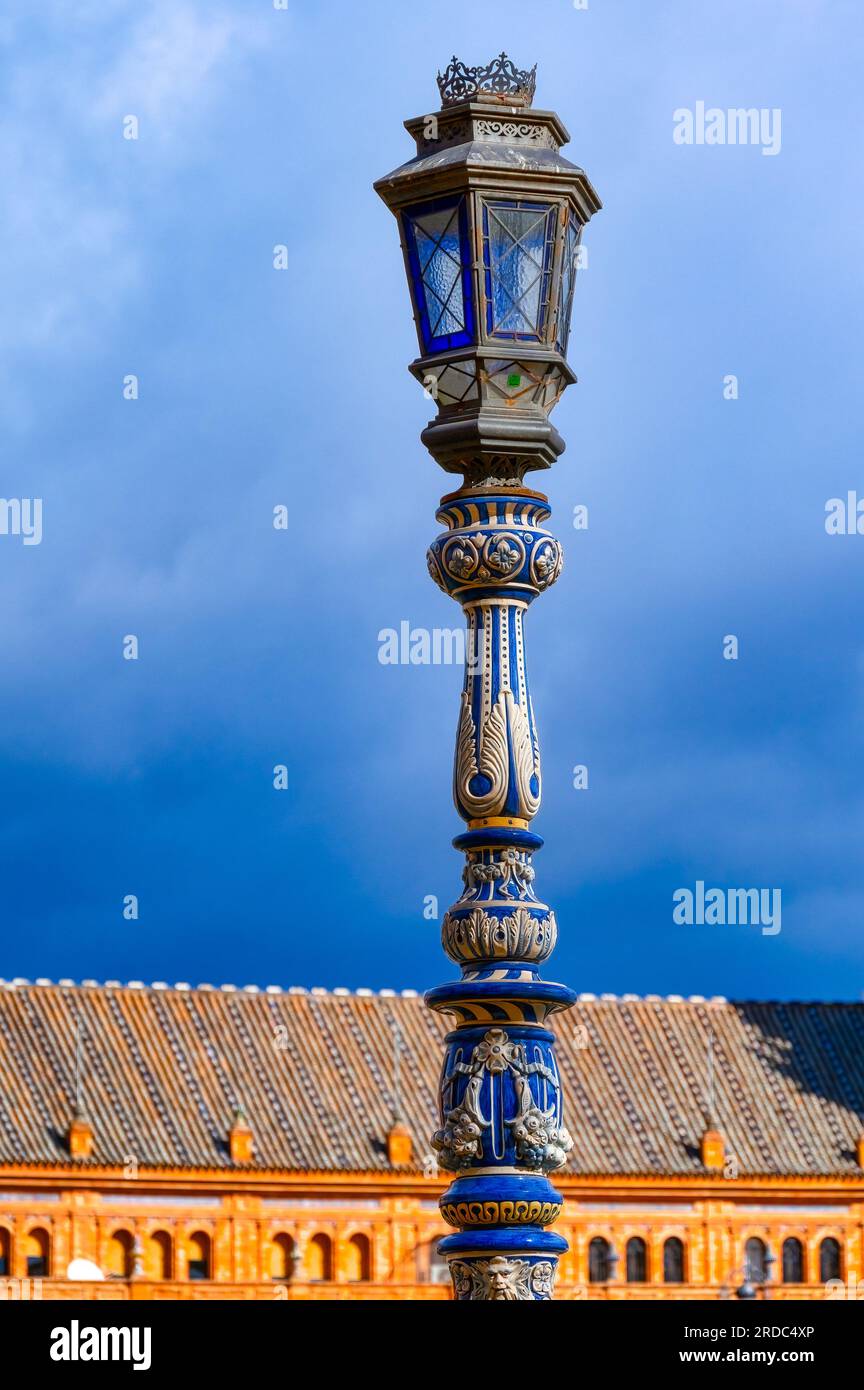 Old street lamp plaza hi-res stock photography and images - Alamy