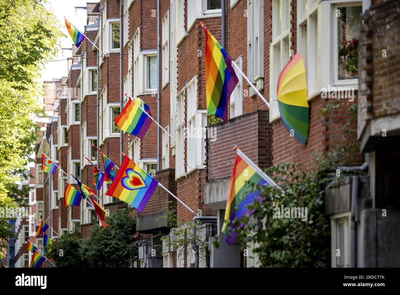 Queer people hanging out hi-res stock photography and images - Alamy