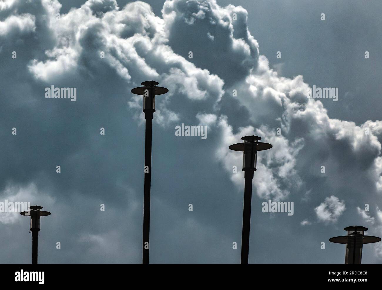 Street lighting on tall pylons Stock Photo - Alamy