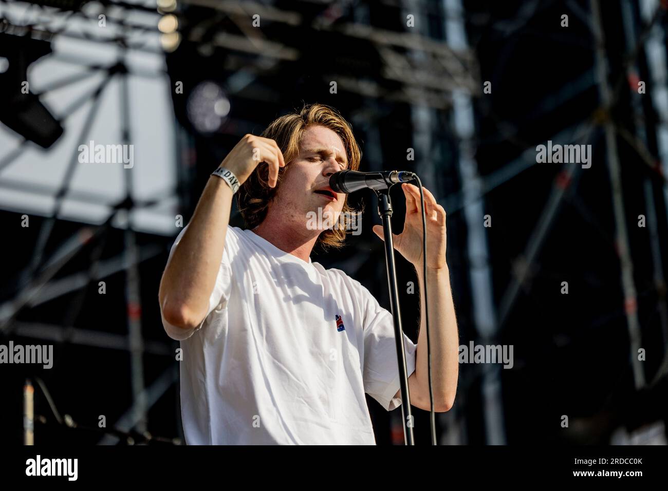 Monday proof singer hi-res stock photography and images - Alamy