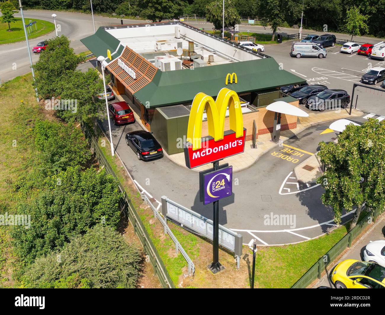 Mcdonalds logo drive thru hi-res stock photography and images - Alamy