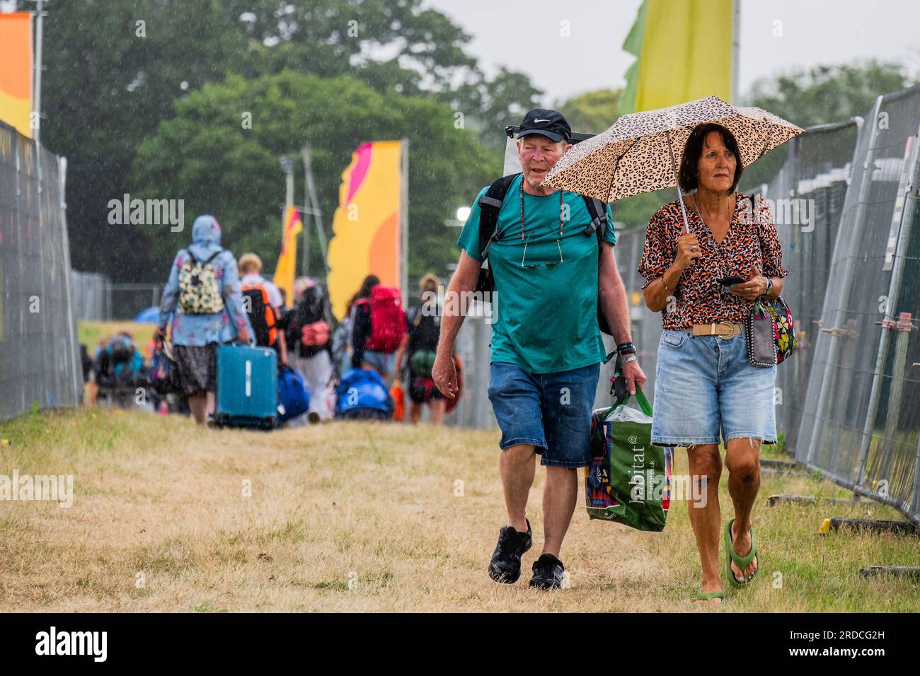 Henham Park, Suffolk, UK. 20th July, 2023. Festival goers arrive from ...