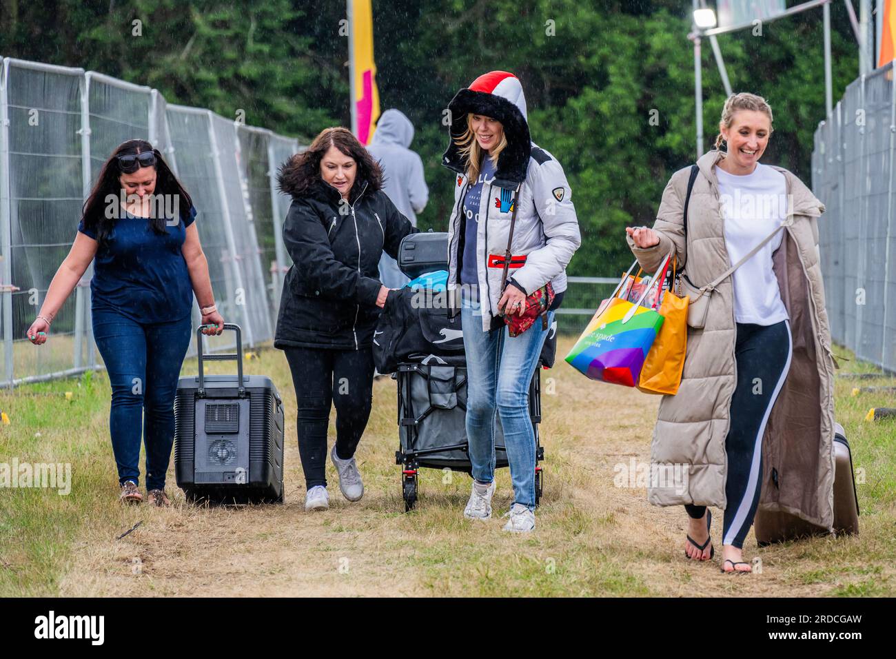 Henham Park, Suffolk, UK. 20th July, 2023. Festival goers arrive from ...