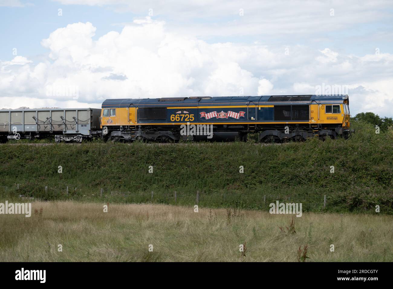 GBRf class 66 diesel locomotive No 66725 "Sunderland" pulling a ballast ...