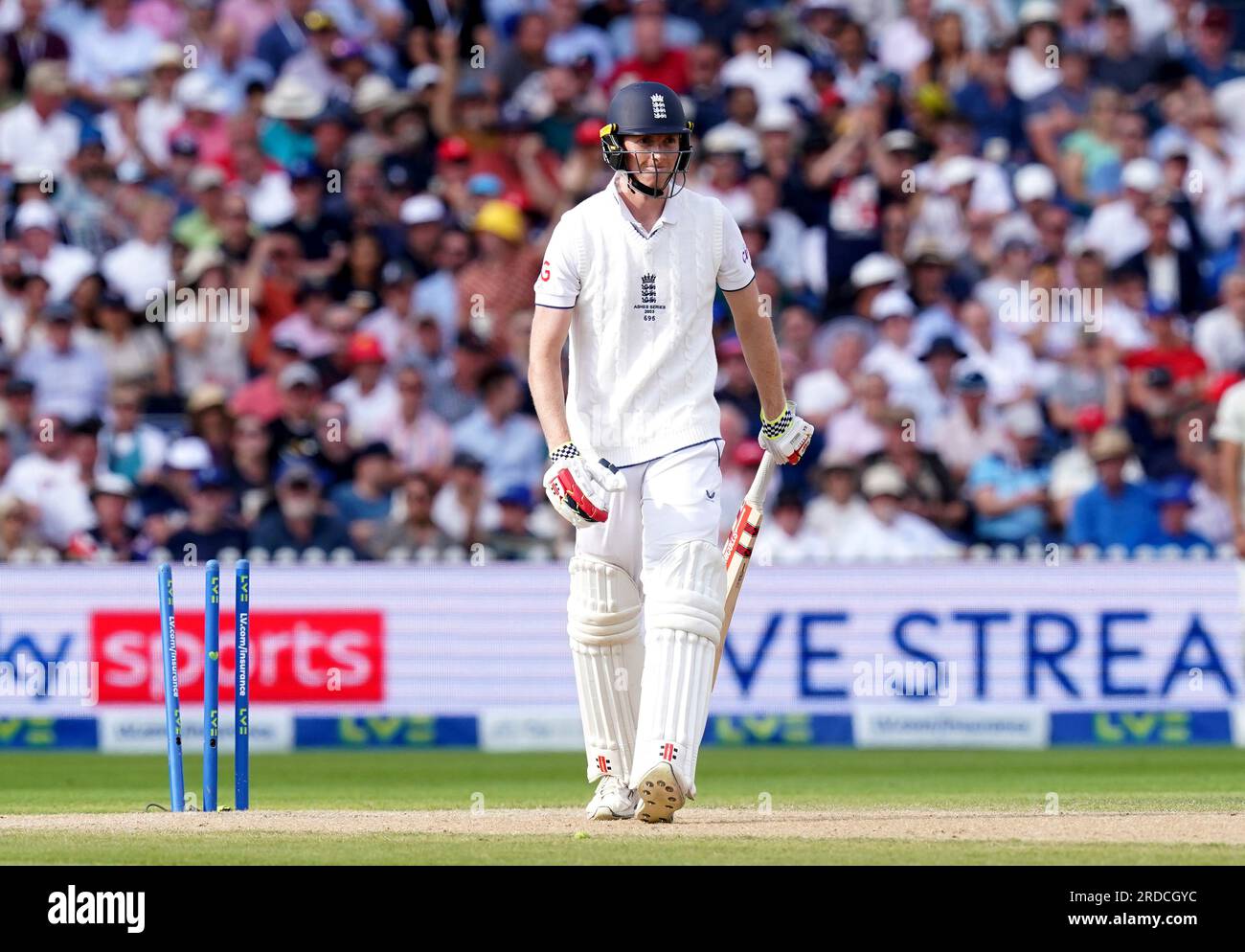 Zak crawley ashes 2023 old trafford hi-res stock photography and images ...