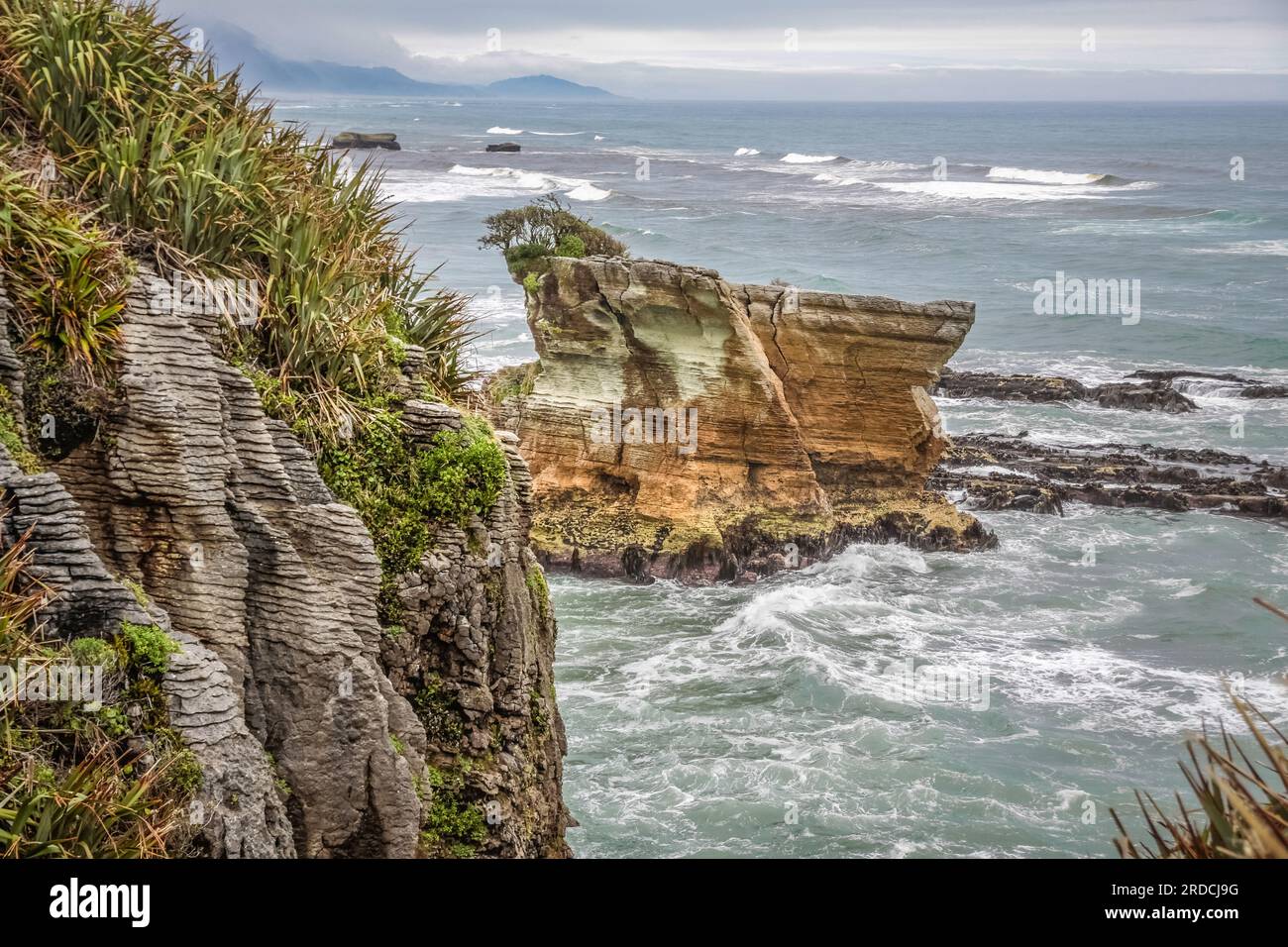 Stretch of rocks hi-res stock photography and images - Alamy
