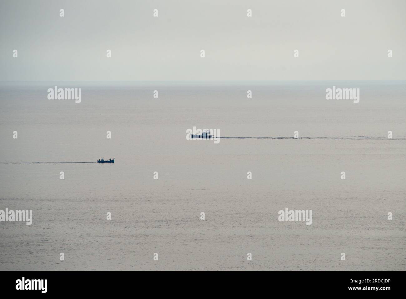 boats sailing through the Mediterranean sea, botes navegando por el mar ...