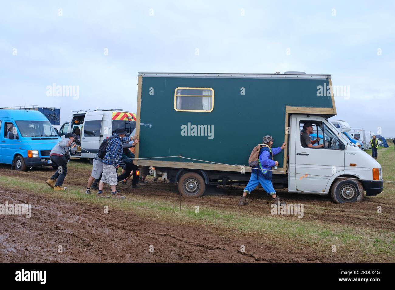 People pushing a lorry hi-res stock photography and images - Alamy