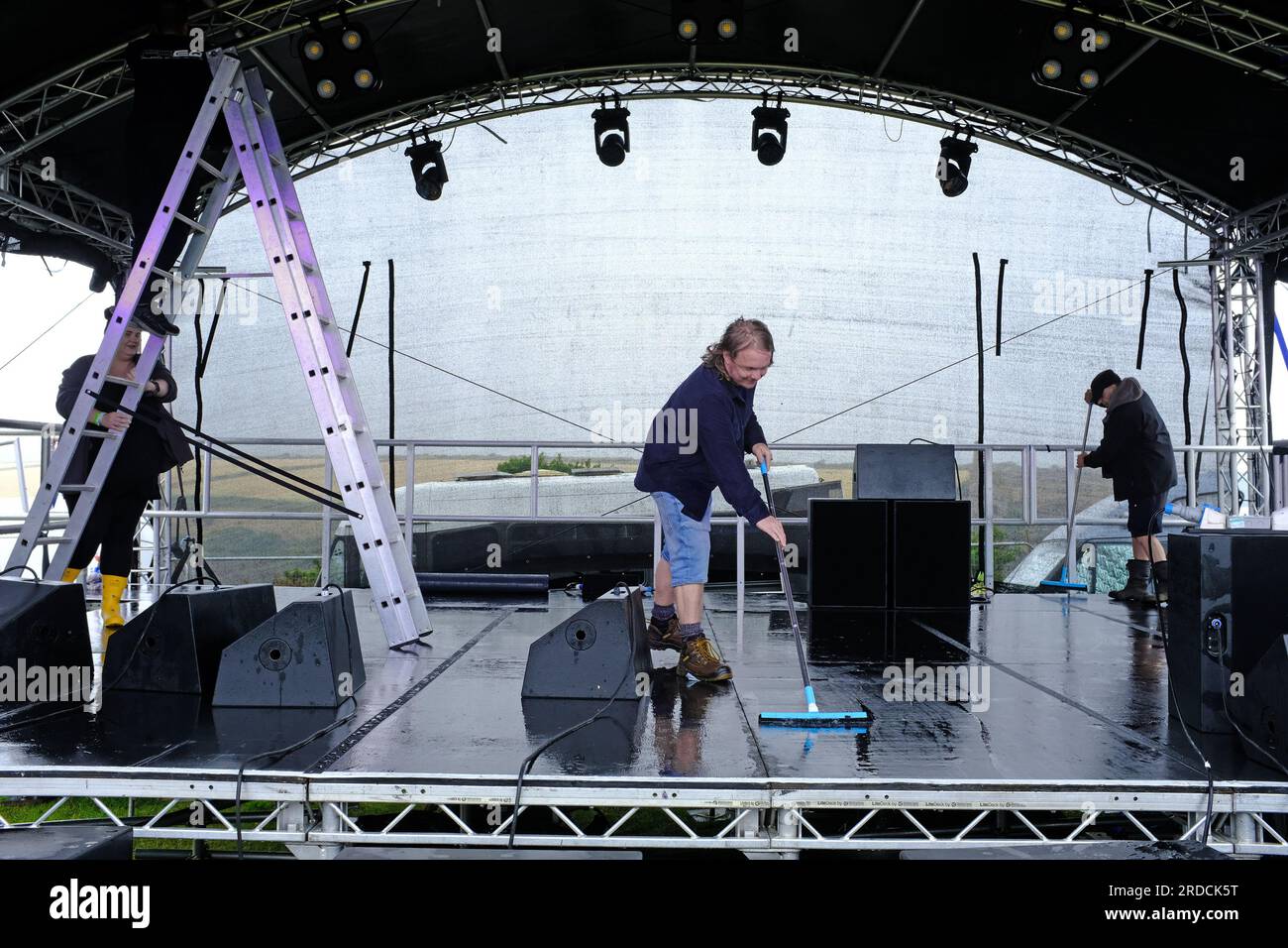 Rain at a festival hi-res stock photography and images - Alamy