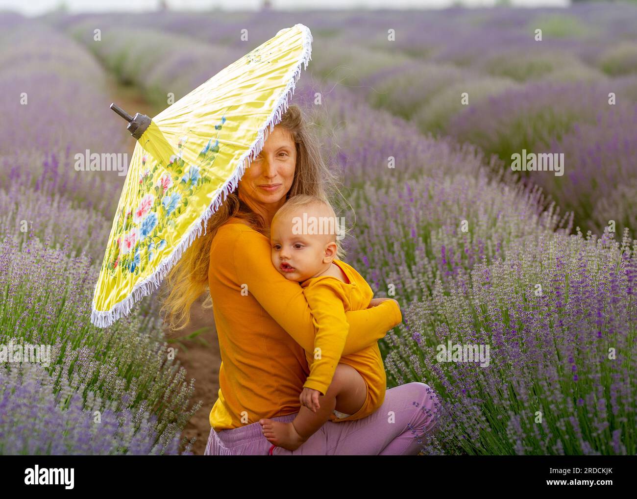 Mature and beautiful mom did a photo shoot in the lavender field and ...