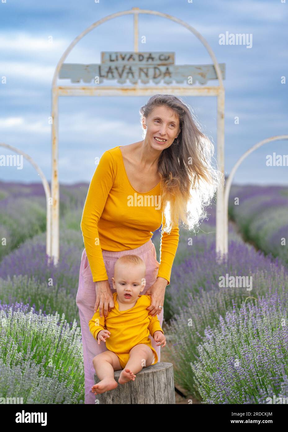 Mature and beautiful mom did a photo shoot in the lavender field and ...