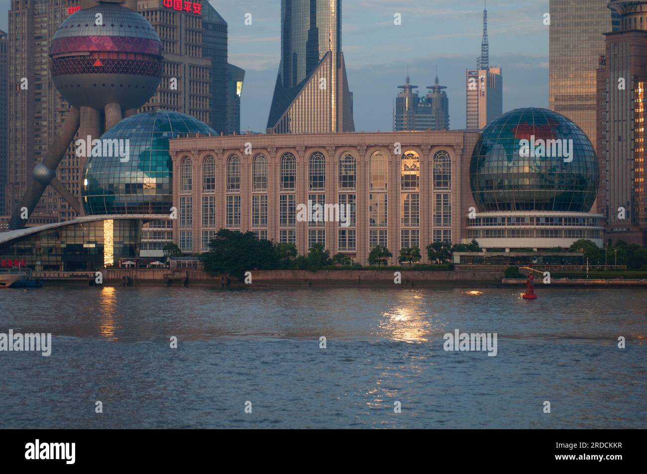 Gold globes hi-res stock photography and images - Alamy