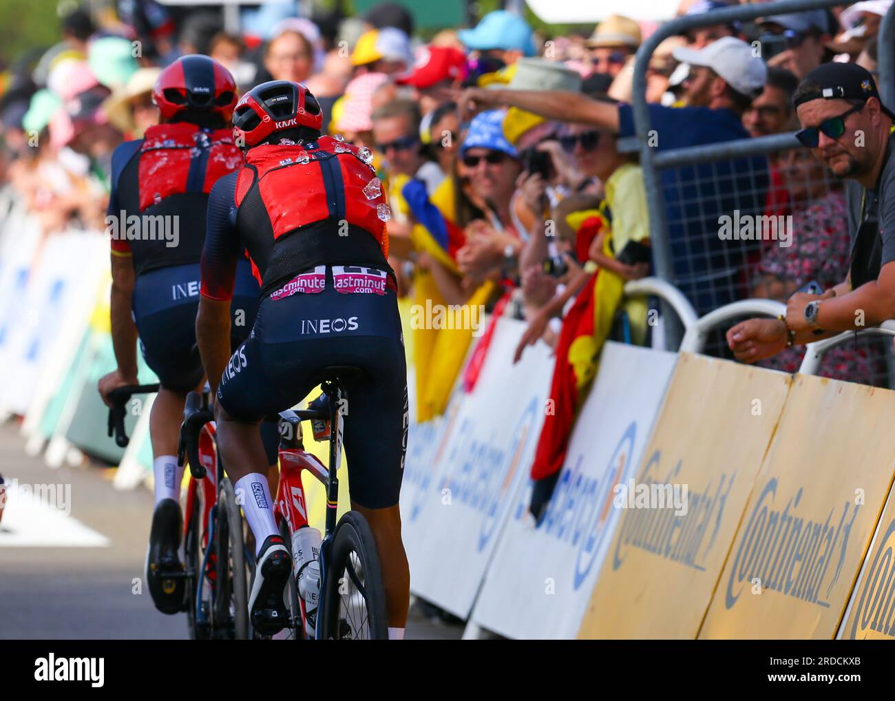 Ineos riders cooling off with an ice vest after stage 18, Moutiers to ...