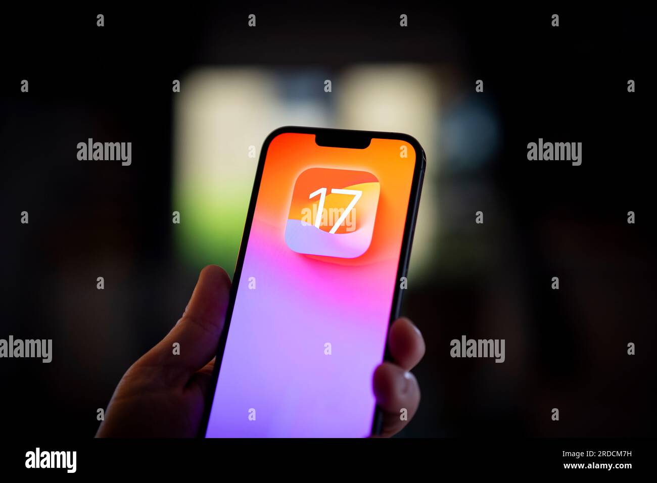 Ios 17 operating system hi-res stock photography and images - Alamy