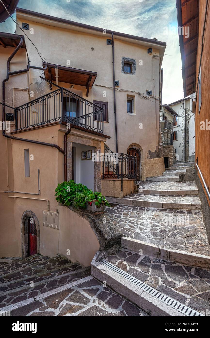 Glimpses of alleys, stairways, arcades, decorations, arches and houses ...