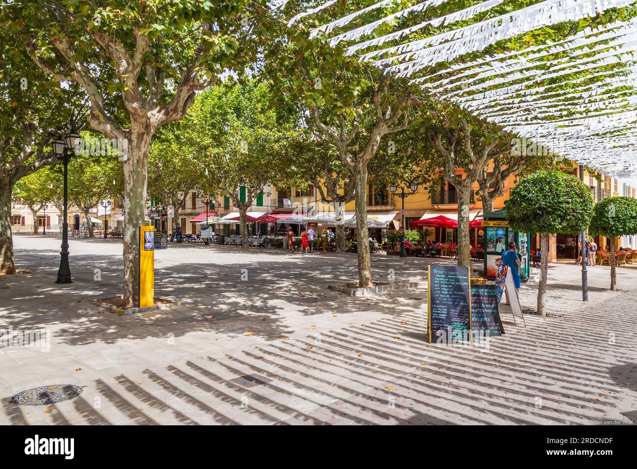 Market Square - plaza del conqueridor, in the historical center of Arta ...