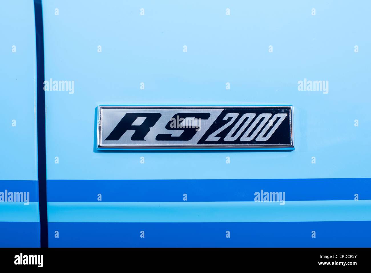 Ford logo oval hi-res stock photography and images - Alamy