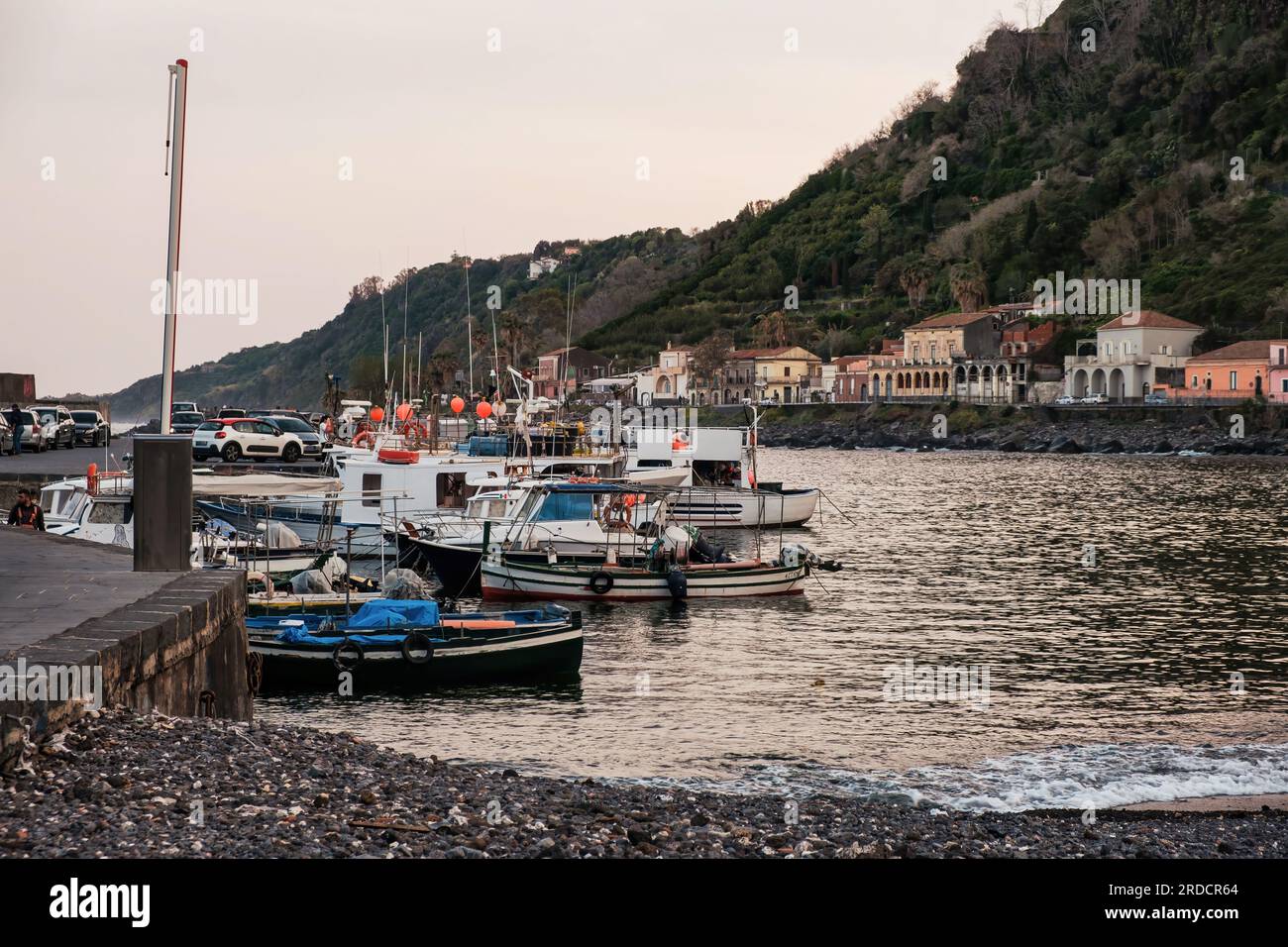Quaint seaside houses lining hi-res stock photography and images - Alamy