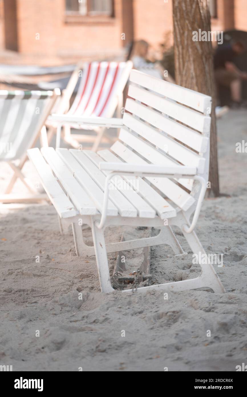 Beach bench hi-res stock photography and images - Alamy