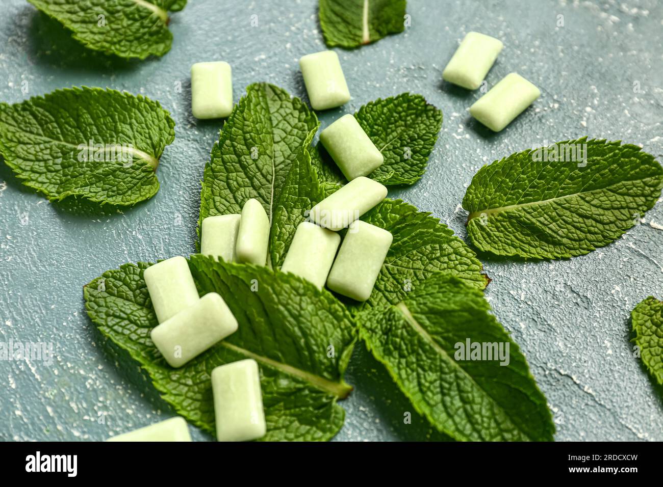 Fresh chewing gums with mint on blue background Stock Photo - Alamy