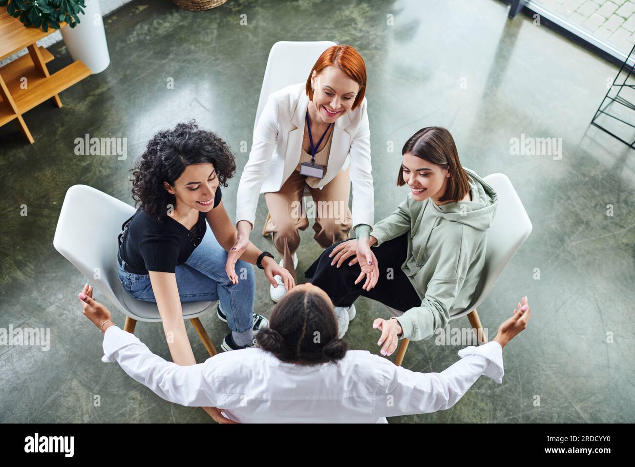 Circle of friends therapy session hi-res stock photography and images ...
