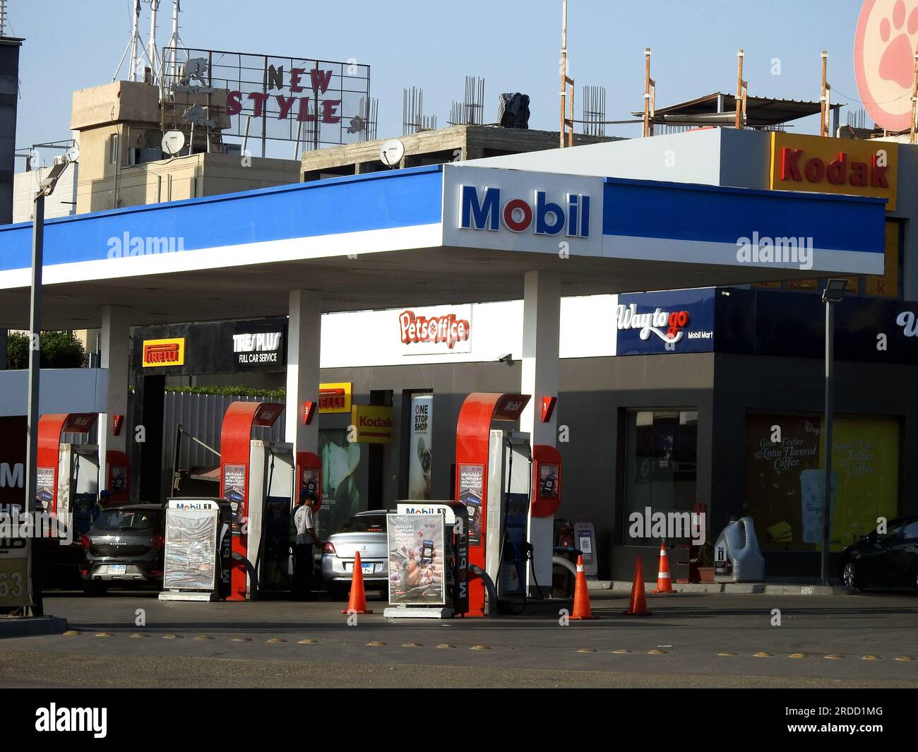 Mobil1 oil hi-res stock photography and images - Alamy