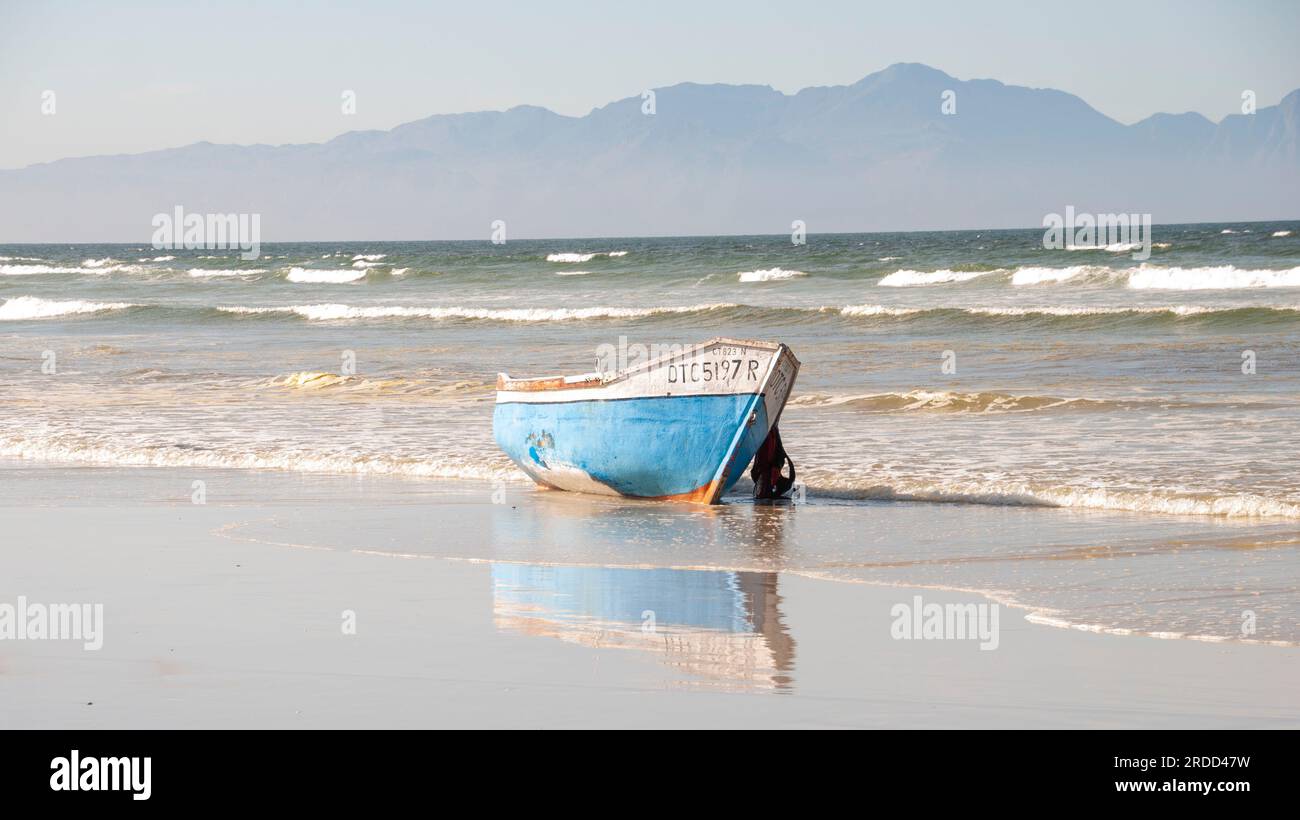 Row boat bow hi-res stock photography and images - Alamy