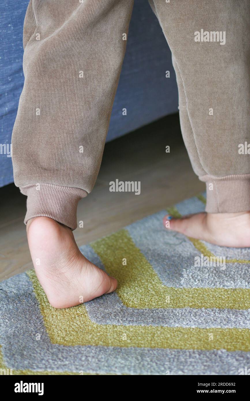 Walking on tiptoes hi-res stock photography and images - Alamy