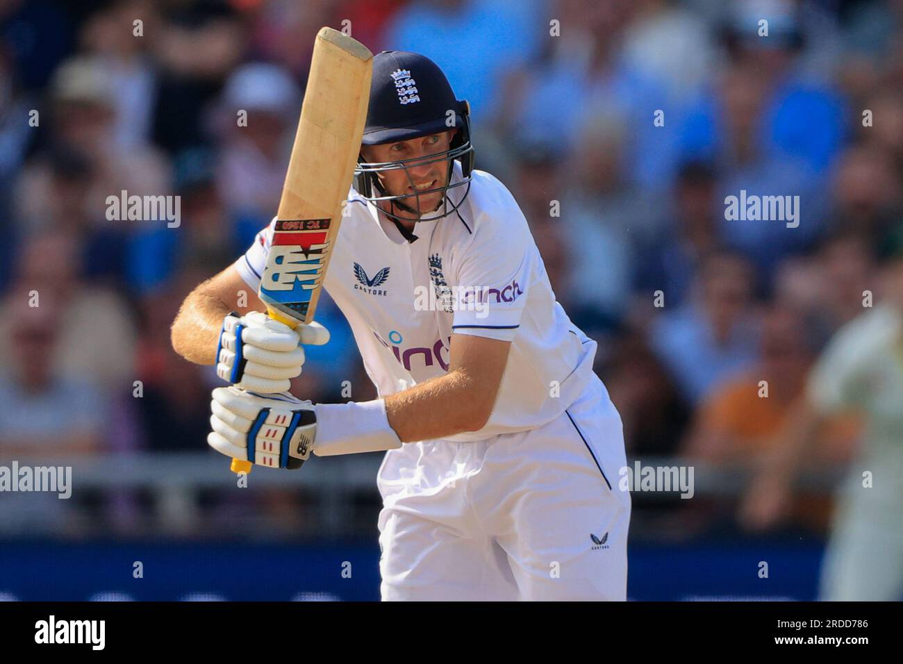 Manchester, UK. 20th July, 2023. Joe Root of England running between ...