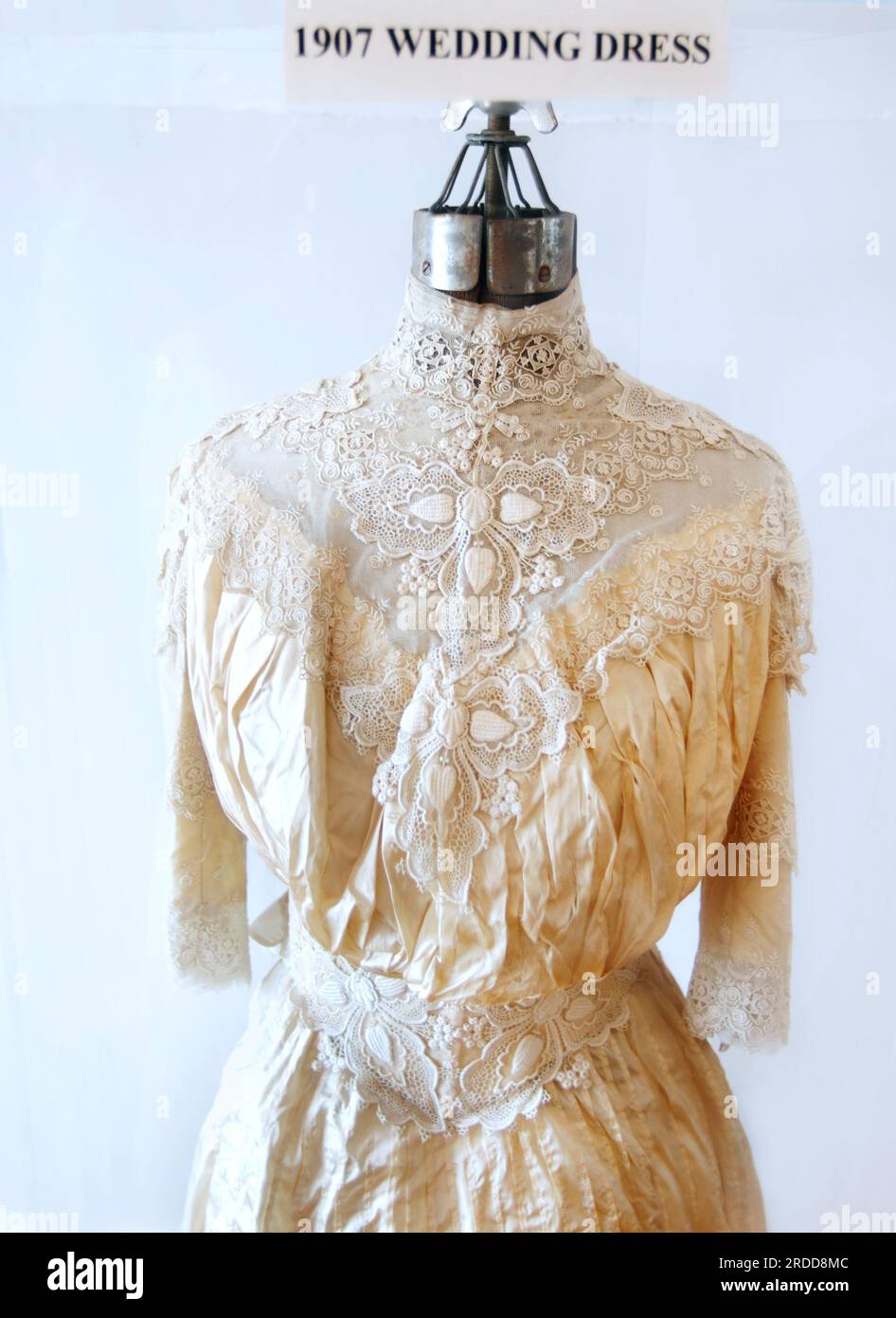 Lighthouse wedding dresses | Honestweddingadvice.com
