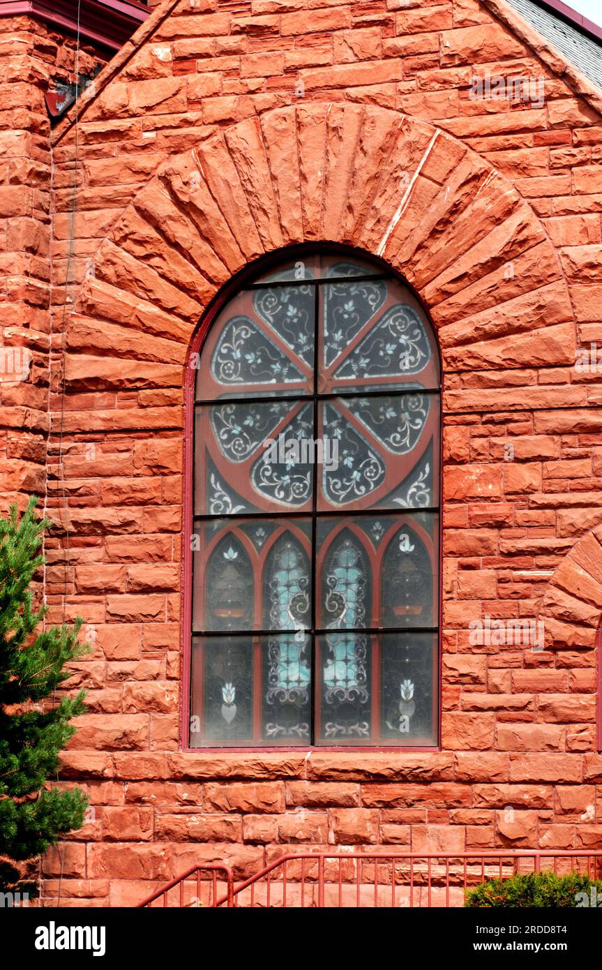 Arched stained glass window hi-res stock photography and images - Alamy