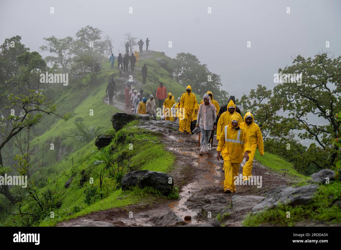 Raigad, India. 20th July, 2023. RAIGAD, INDIA - JULY 20: Workers are going to rescue operations ...