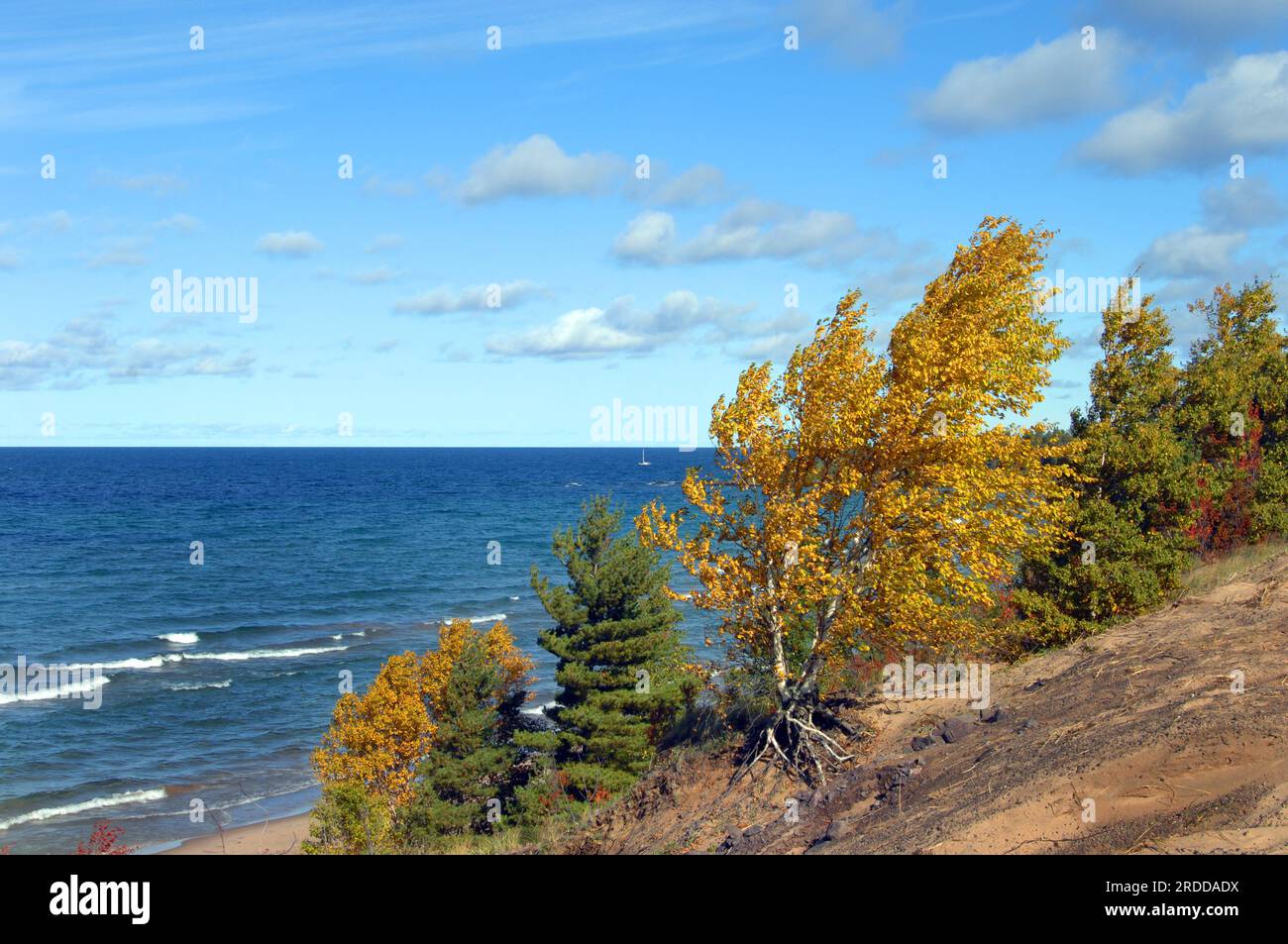 Blue horizon stretches across Lake Superior in Upper Peninsula ...