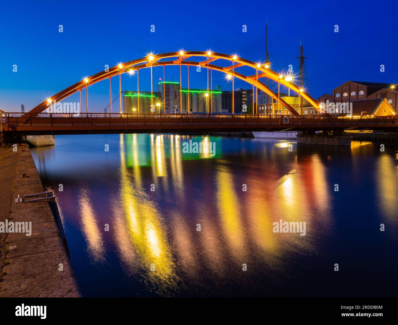 Semi circular arch bridge hi-res stock photography and images - Alamy