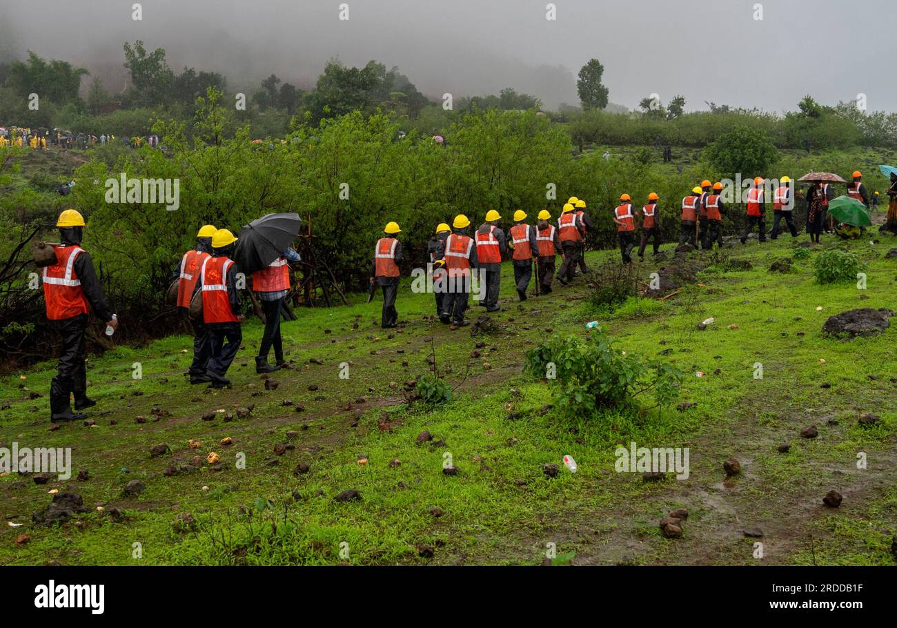 Raigad, India. 20th July, 2023. RAIGAD, INDIA - JULY 20: Workers are going to rescue operations ...