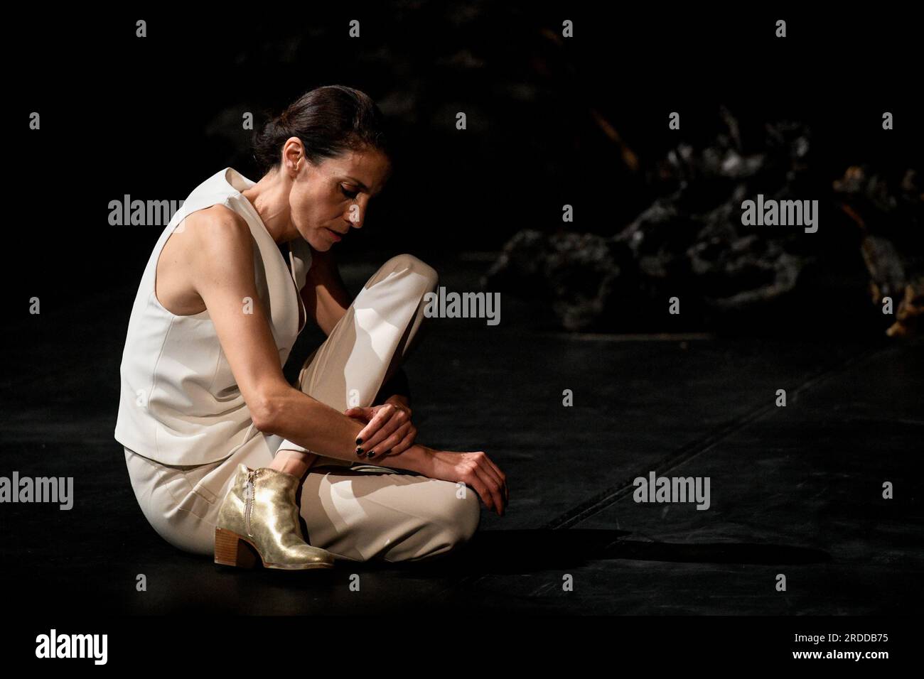 Isabel Abreu is seen performing during the presentation of the play ...