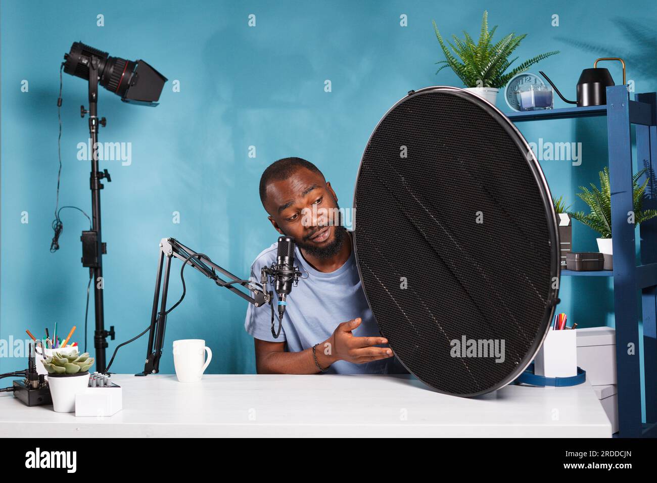 Vlogger reviewing honeycomb grid and talking about professional ...